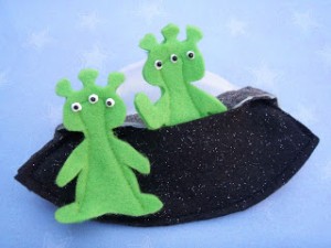 Alien and Spaceship Finger Puppets Play Set by Crack of Dawn Crafts ...